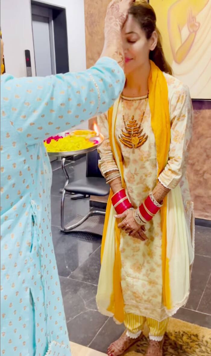 Payal Rohatgi Performs Pag Phera Rasam in Simple Yellow Suit, Red ...