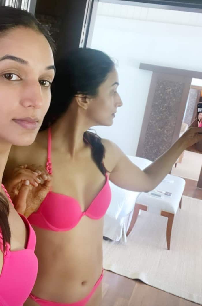 Ira Trivedi Selfie Queen