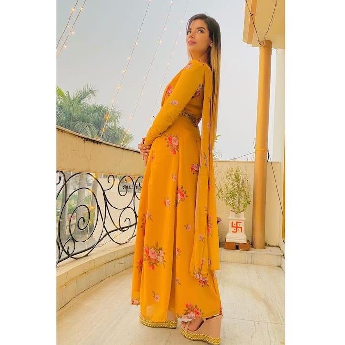 Rishabh Pant’s GF Isha Negi is a Style Diva