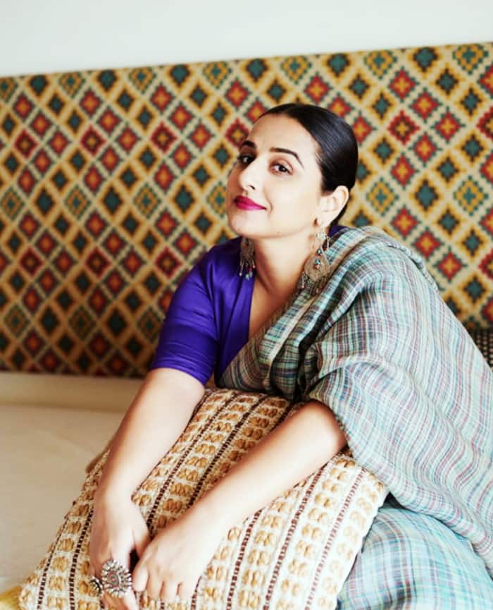 Vidya Balan is an Epitome of Grace in Gorgeous Linen Saree, Purple ...