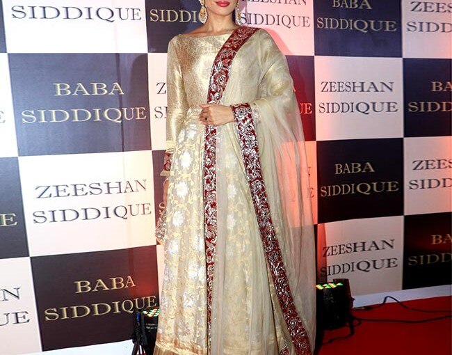 Iulia Vantur adds glam to Baba Siddique’s Iftar party