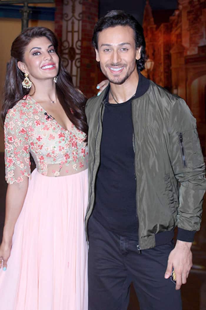 Jacqueline Fernandez and Tiger Shroff posing on sets of The Kapil ...