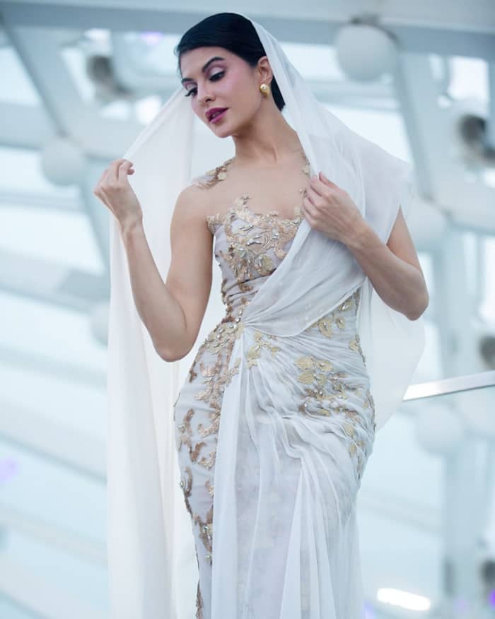 Jacqueline Fernandez Hits The Glam Charts in Exquisite Flowy Gown With ...