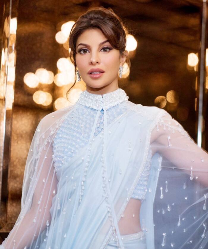 Jacqueline Fernandez is Hot Diva! Stuns In A Pretty Blue Saree With ...