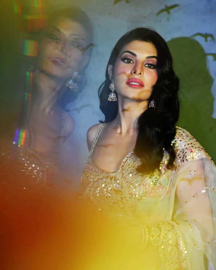 Jacqueline Fernandez Makes Jaws Drop in Latest Photos