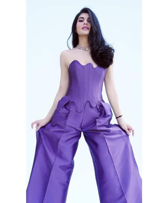 Jacqueline Fernandez Makes Jaws Drop in Latest Photos