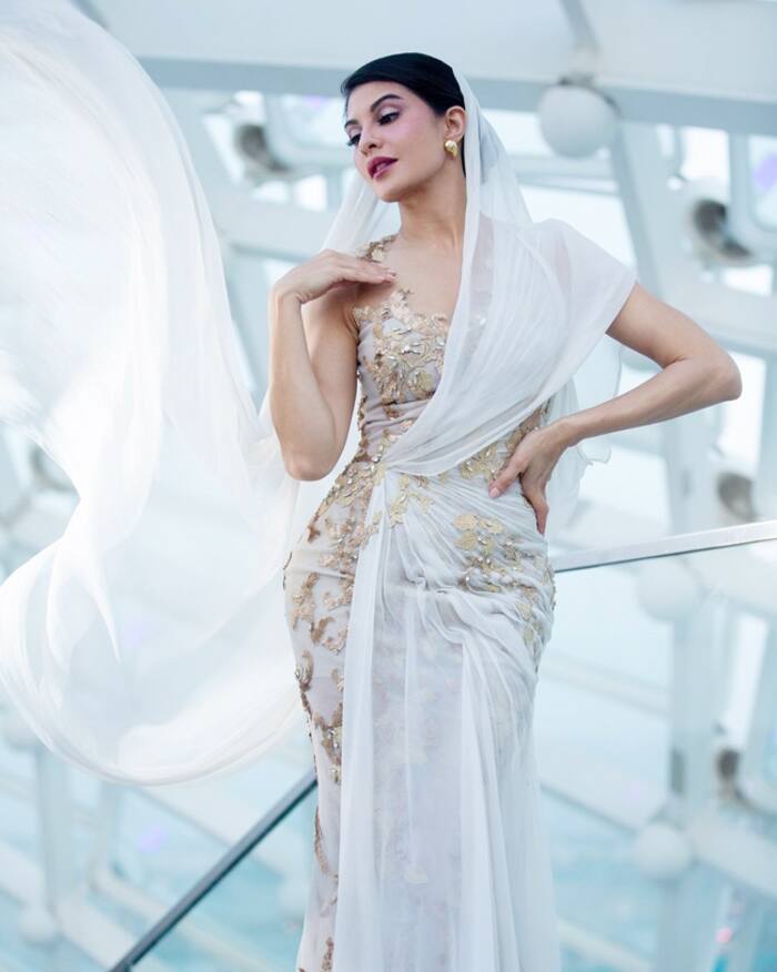 Jacqueline Fernandez Hits The Glam Charts in Exquisite Flowy Gown With ...