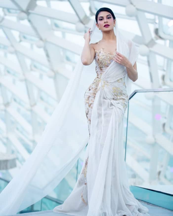 Jacqueline Fernandez Hits The Glam Charts in Exquisite Flowy Gown With ...