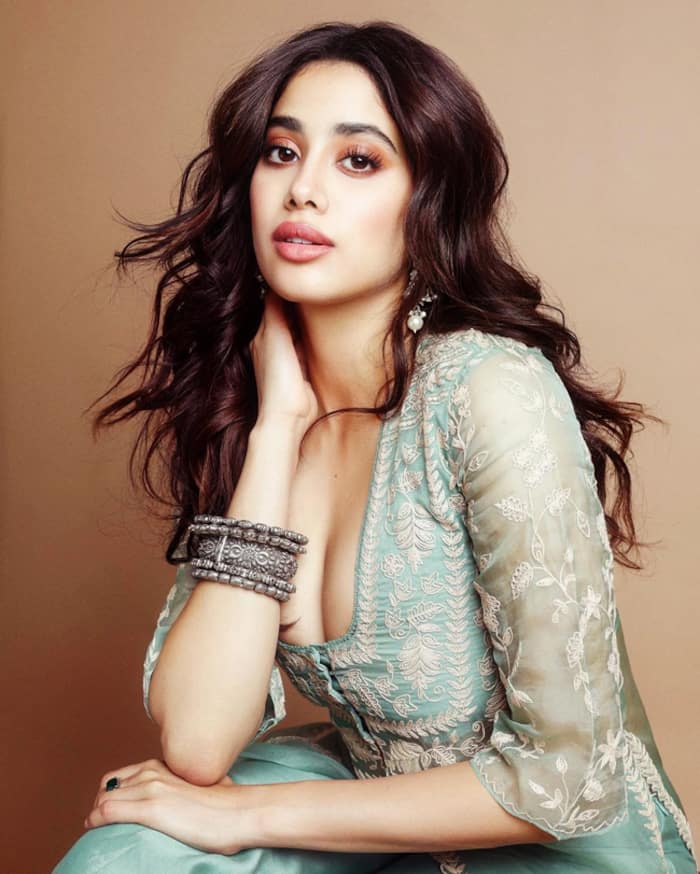 Janhvi Kapoor Hotness Overloaded