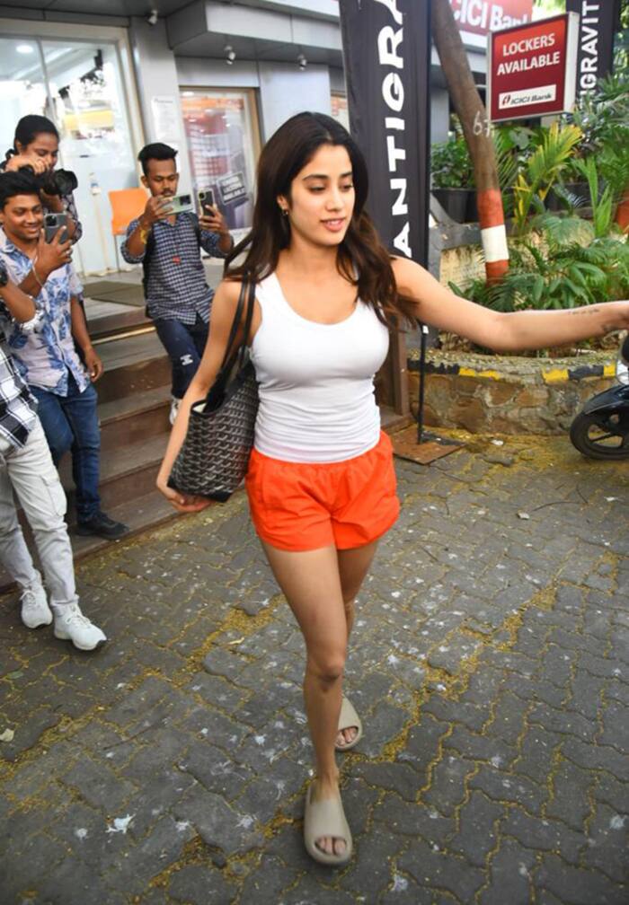 Janhvi Kapoor flaunts toned legs and curves as she hit the gym
