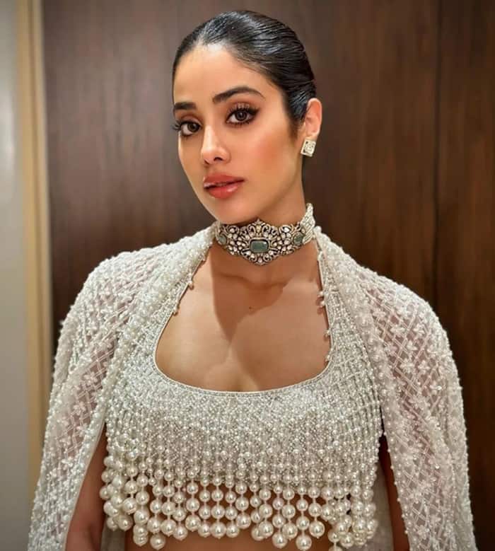 Janhvi Kapoor leaves Internet Enthralled in White Pearl Lehenga With ...