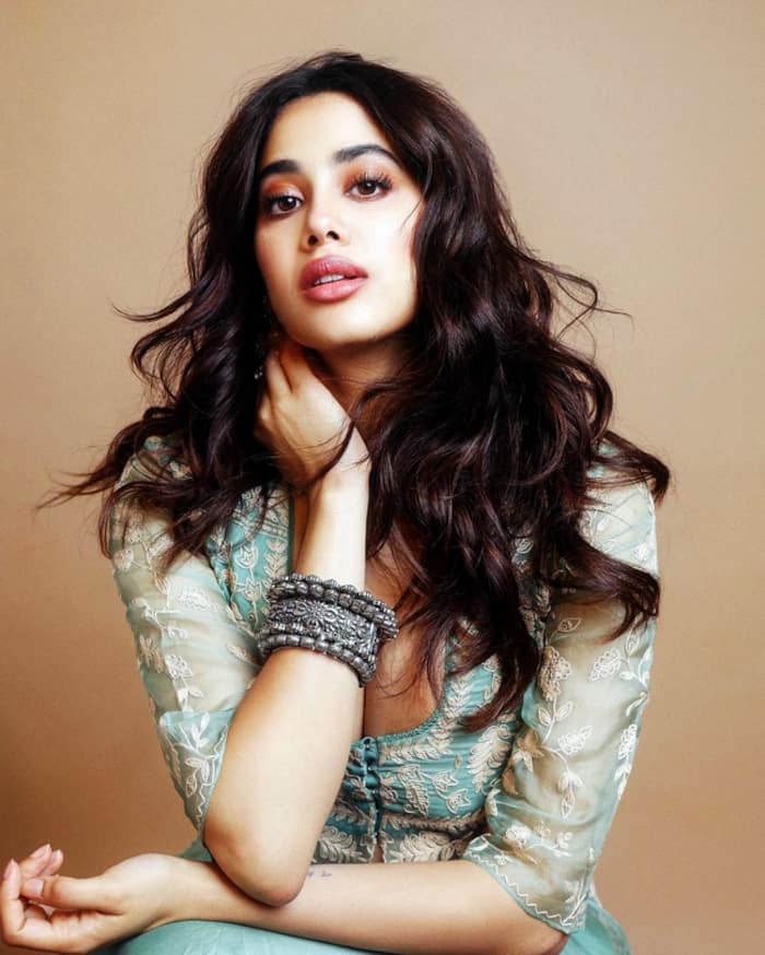 Janhvi Kapoor Hotness Overloaded