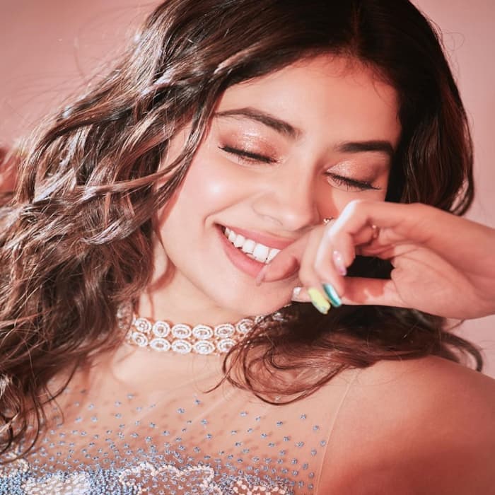 Janhvi Kapoor Flaunts Her Nature Inspired Outfit