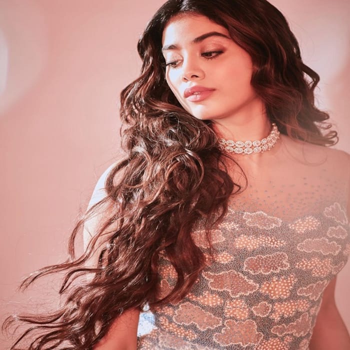 Janhvi Kapoor Flaunts Her Nature Inspired Outfit