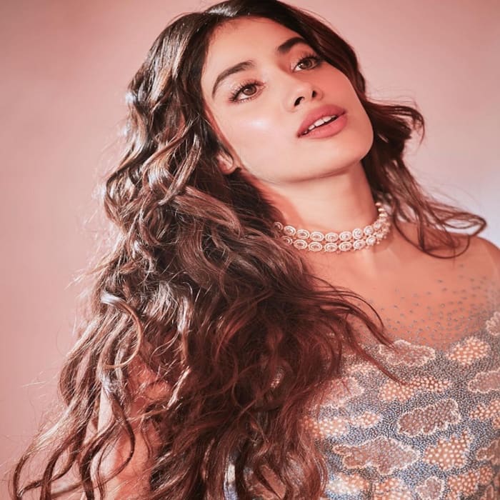 Janhvi Kapoor Flaunts Her Nature Inspired Outfit