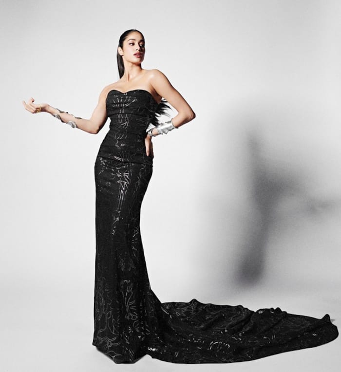Janhvi Kapoor sizzles in an all black sexy outfit
