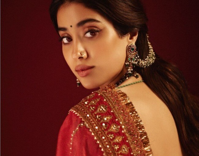 Janhvi Kapoor's nose ring just cannot be missed!