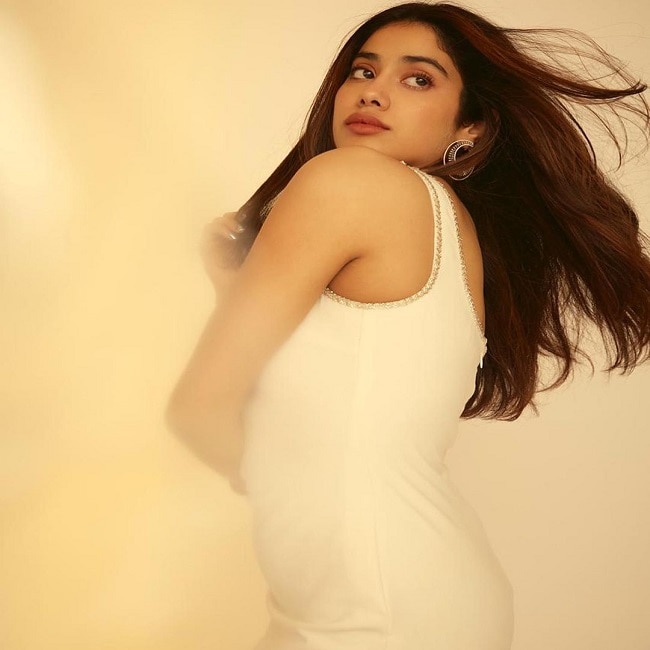 Janhvi Kapoor Slays The White Number