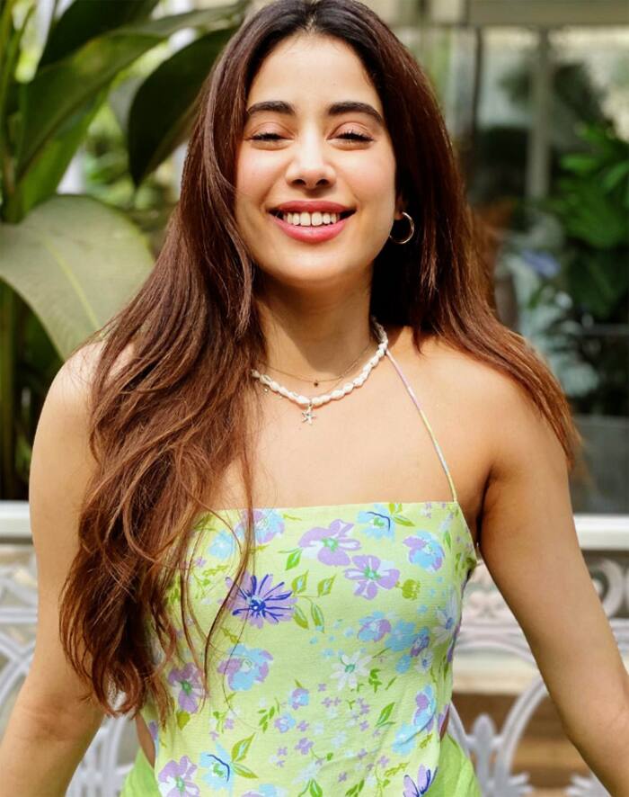 Janhvi looks gorgeous in her new pictures