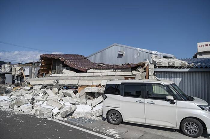 Powerful Earthquake of 7.4 Magnitude Shakes Japan, Killing 4, Injuring ...