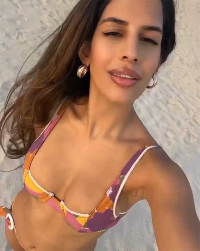 Jasmin Walia is Hotness Personified