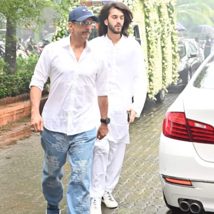 Tishaa Kumar Last Rites: Riteish Deshmukh, Farah Khan, Divya Khosla ...