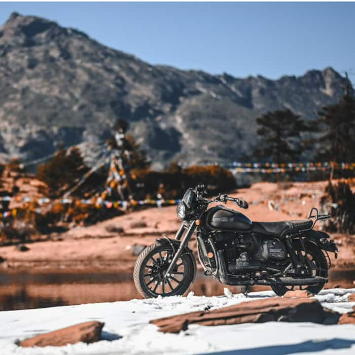 IN PICS: Jawa 42 ‘Tawang Edition’ Motorcycle, Inspired By Lungta — The ...