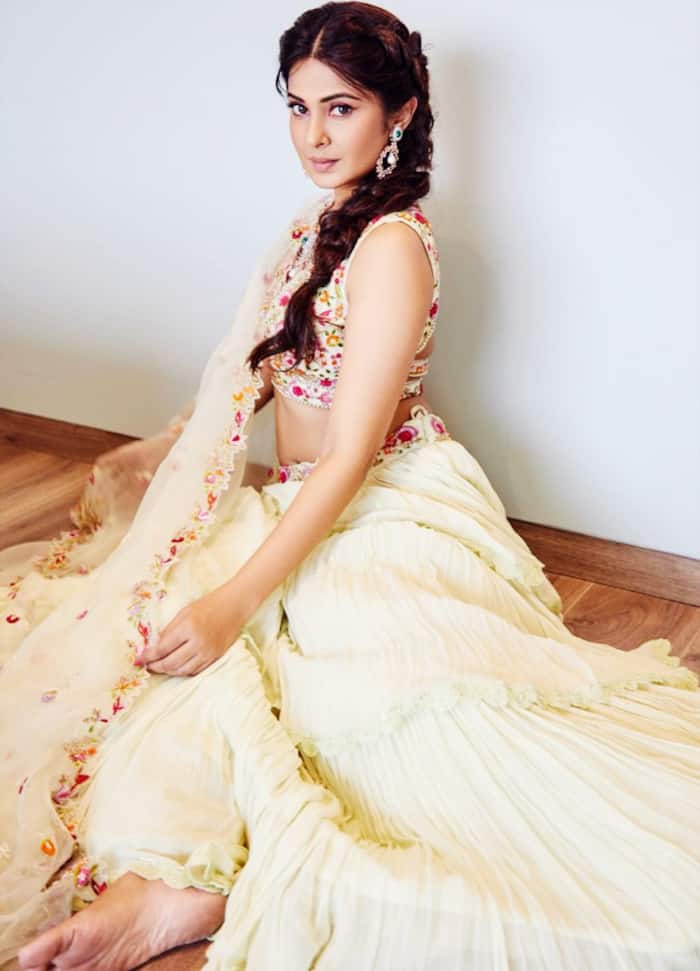 Jennifer Winget Looks Uber Hot In Latest Bold Photoshoot