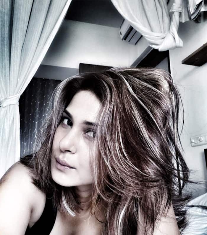 Jennifer Winget Goes Sultry in Black Tank Top And Killer Expressions in ...
