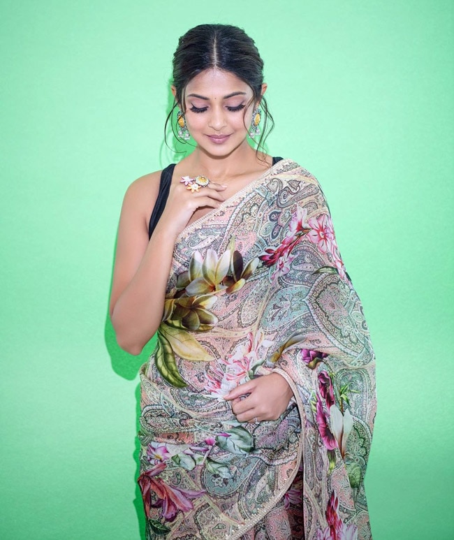 Jennifer Winget Trends Big as Fans Love Her Simple Floral Saree Look ...