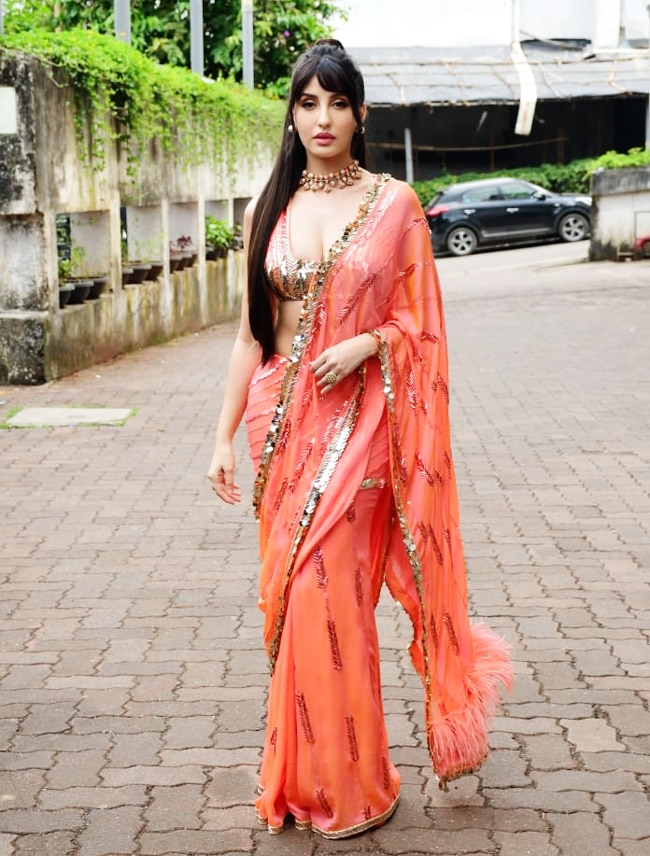 Jhalak Dikhhla Jaa: Nora Fatehi Looks Hotter Than Lava in a Sexy Sequin Saree And Knotted Blouse ...