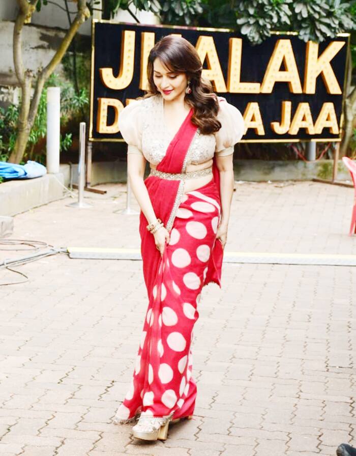 Jhalak Dikhhla Jaa 10: Madhuri Dixit Dazzles in Retro Red Saree, Flaunts Fabulous Figure in ...
