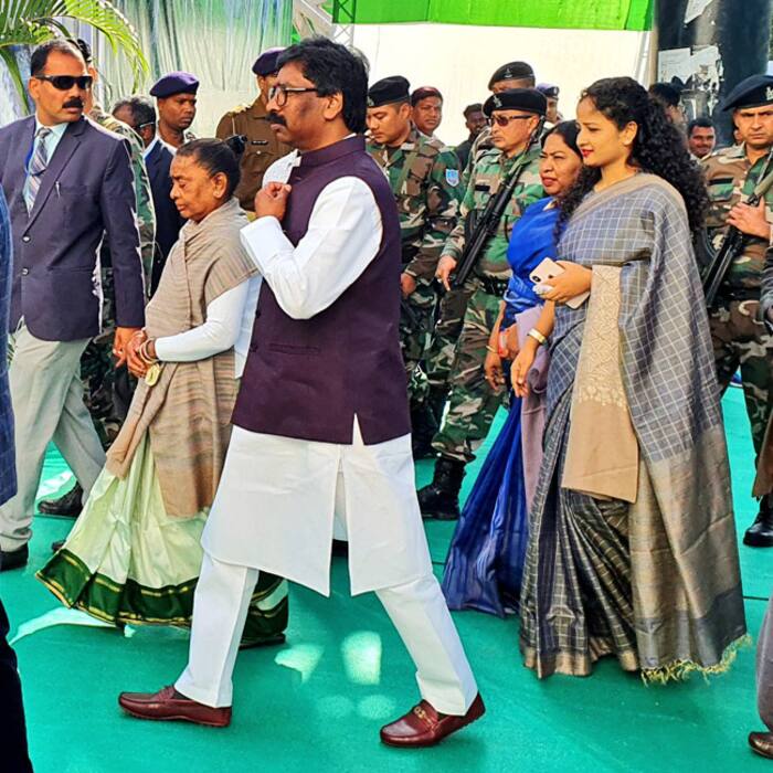 Hemant Soren Takes Oath as 11th Chief Minister of Jharkhand; Rahul ...