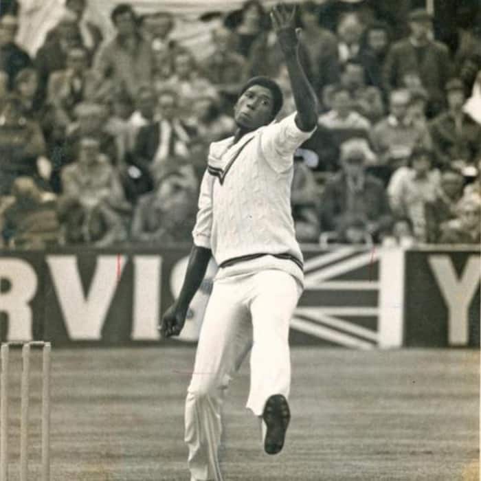 Bowlers having lowest Test bowling average with minimum 150 wickets ...