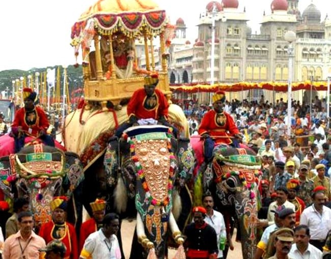 Jumboo Savari is also the main attraction of this festival