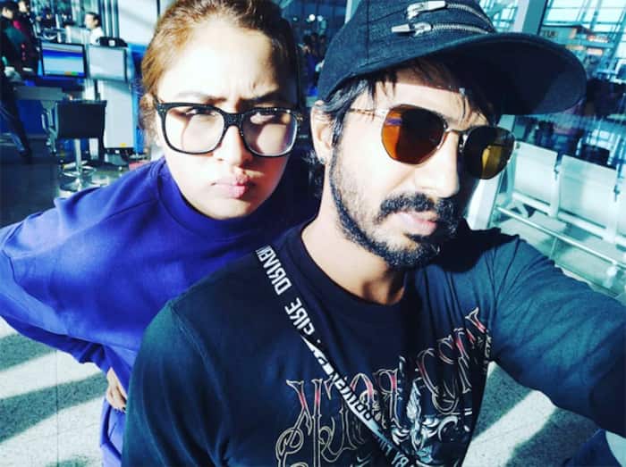 Indian badminton Player Jwala Gutta Gets Engaged to South Actor Vishnu ...