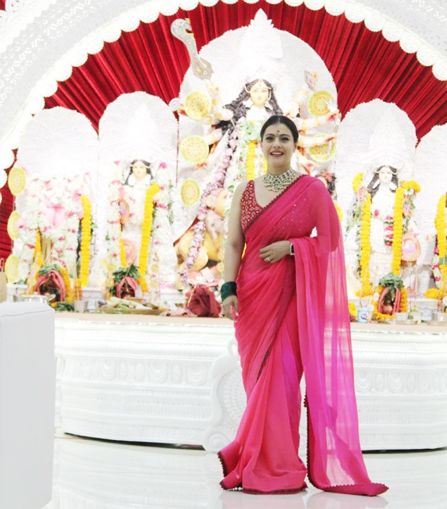 Sumona looks lovely in a blue handloom saree as she celebrates Durga ...