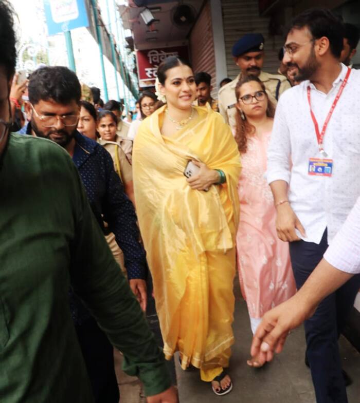 Kajol Looks Brighter Than Sun in Her Gorgeous Yellow Saree, Visits ...