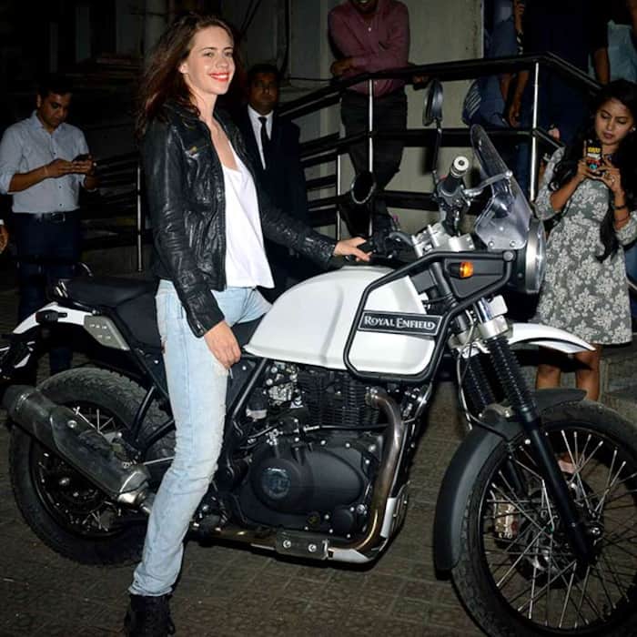 Waiting movie stars Kalki Koechlin and Naseeruddin Shah ride in on a ...