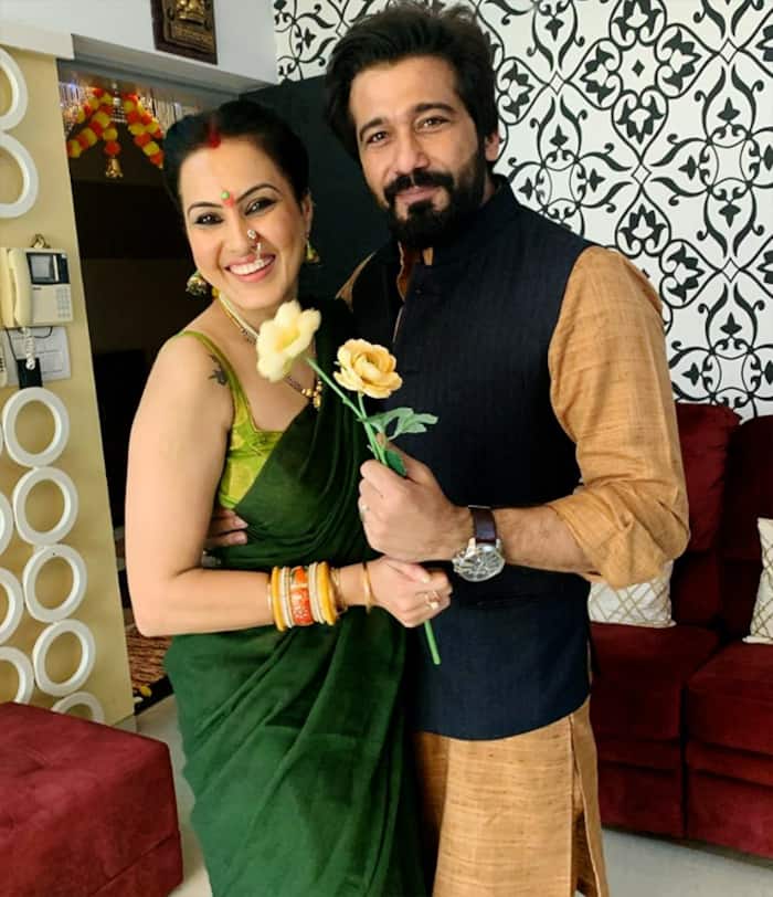 Kamya Panjabi Looks All Amazing as She Surprises Husband Shalabh Dang ...