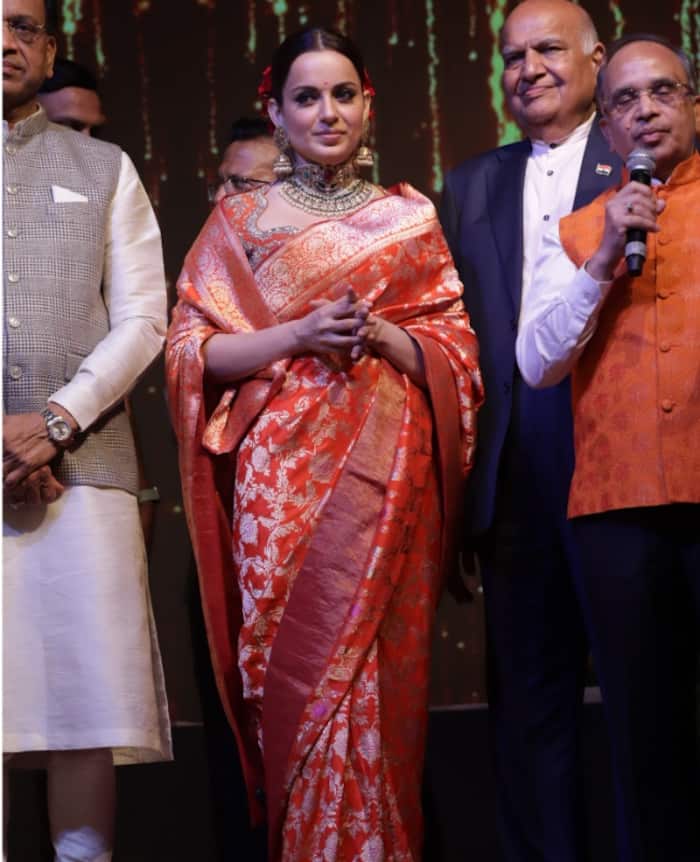 Kangana Ranaut in Red Traditional Banarasi Silk Saree Performs Ravan ...