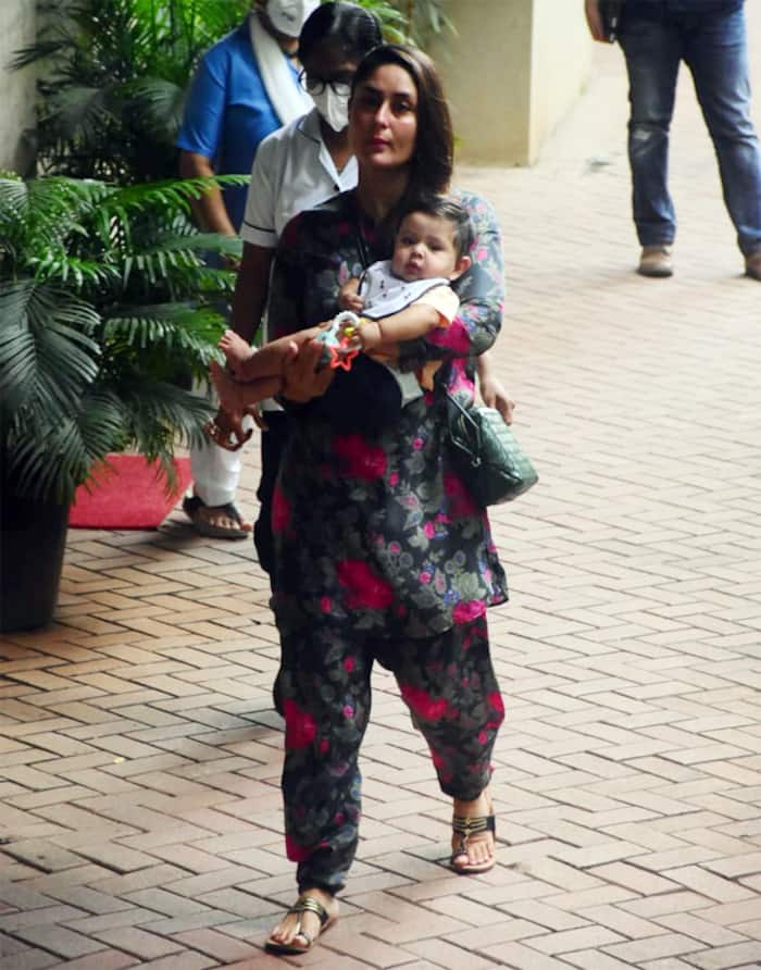 Kareena Kapoor Snapped With Her Little Munchkin Jeh As They Join Soha ...