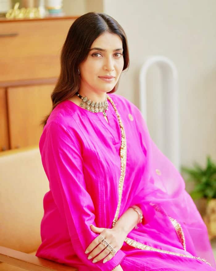 Karishma Tanna Looks Enthralling in Pink Salwar-Suit - See Viral Photos
