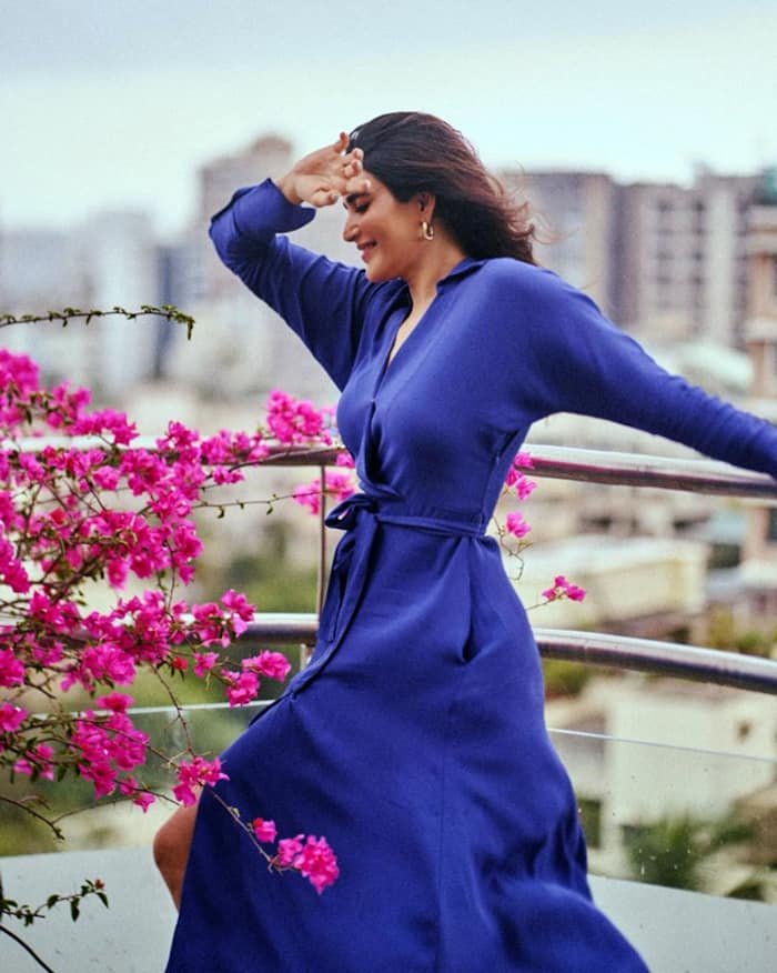 Karishma Tanna Looks Like Fresh Breath of Air in Indigo Dress With ...