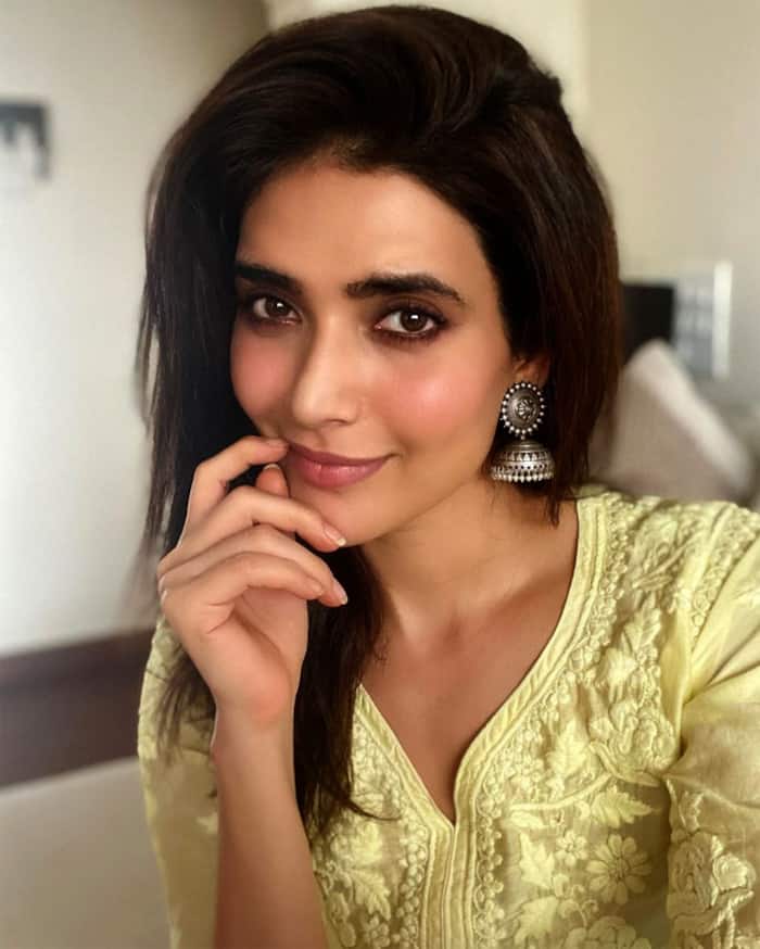 Karishma Tanna Looks Mesmerising