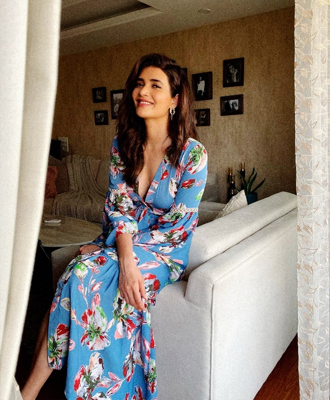Karishma Tanna makes us drool over her again and again with her hotness