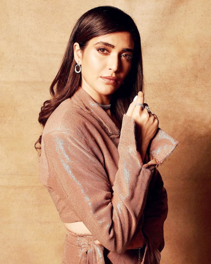 Karishma Tanna Looks Hotter Than Ever in Beige Co-Ord Set For Rs 30K ...