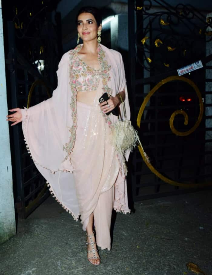 Karishma Tanna Stuns In A Blush Pink-Peach Outfit At Bunty Sachdeva’s ...