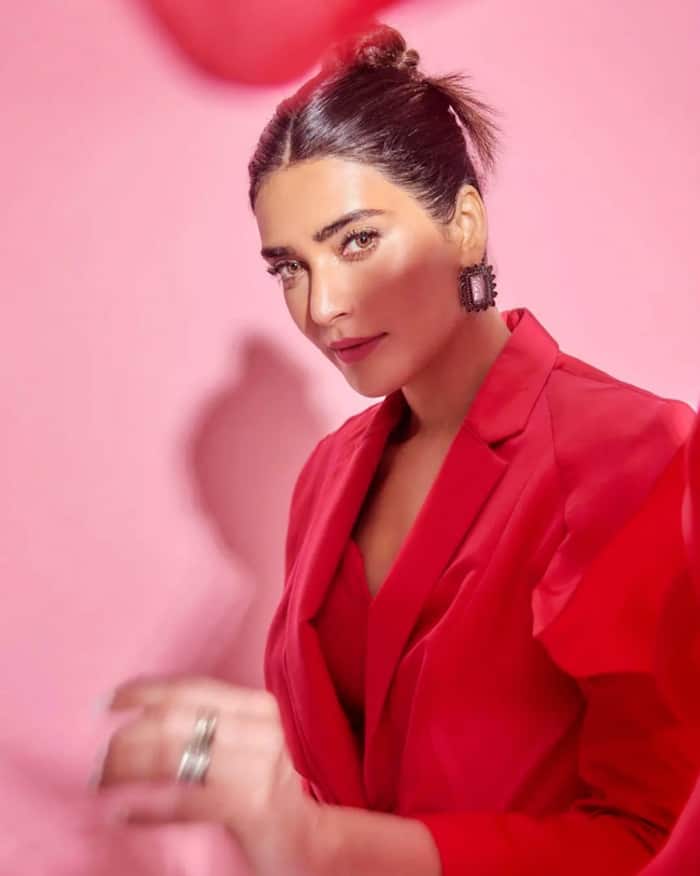 Karishma Tanna Shows How to Wear Red Head-to-Toe in Summers And Look ...