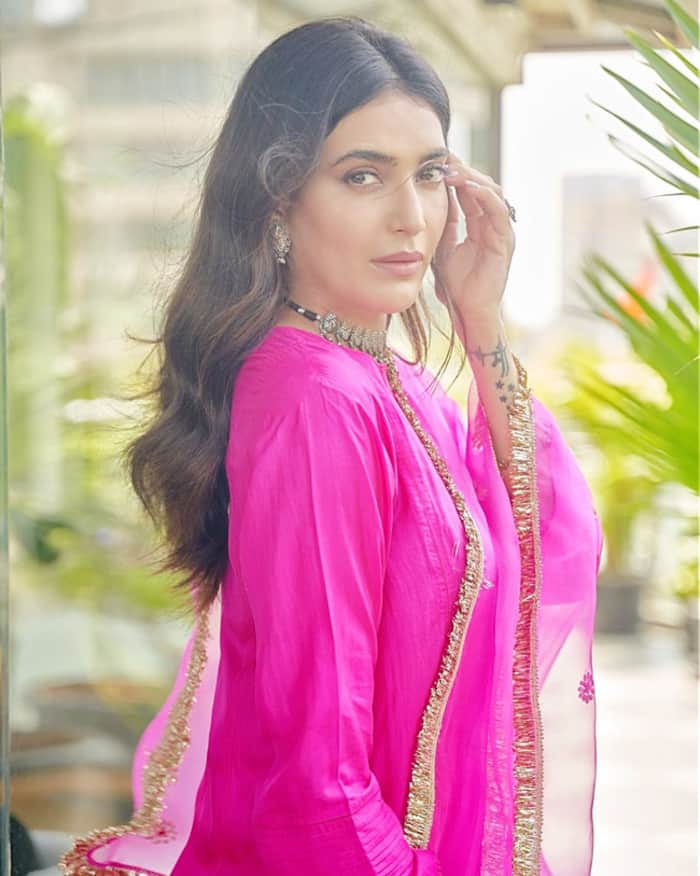 Karishma Tanna Looks Enthralling in Pink Salwar-Suit - See Viral Photos